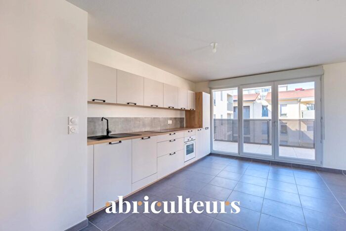 Appartement à vendre - Vénissieux, Centre-ville - 4 pièces - 3 chambres