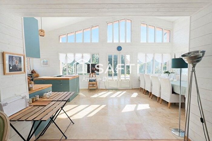 Maison 8 pièces à vendre à Arès