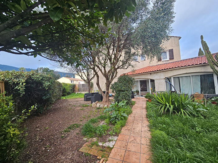 Maison à louer - Solliès-Pont - 4 pièces - 3 chambres