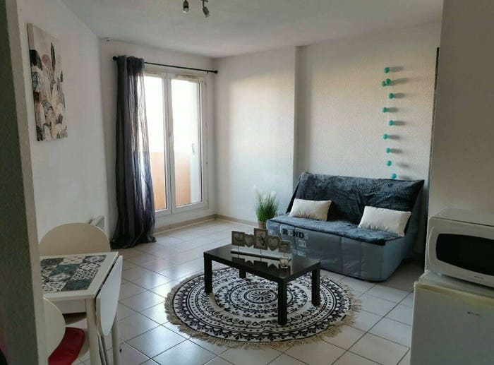 Appartement 1 pièce à Jardins de la Fontaine, Nîmes, à louer