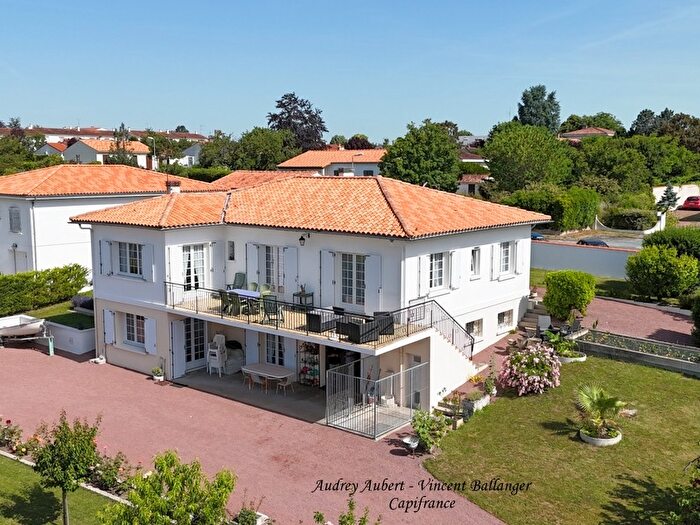 Maison 7 pièces à Tonnay-Boutonne, à vendre