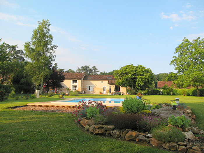 Maison à vendre - Saint-Julien-lArs - 5 pièces - 4 chambres