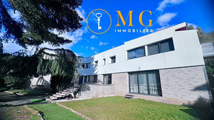 Maison à vendre - Digne-les-Bains, Centre-ville, Bourg - 9 pièces - 6 chambres