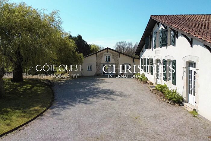 Maison à vendre - Saint-Étienne-dOrthe - 10 pièces - 8 chambres