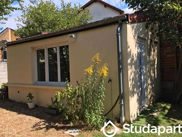 Appartement à louer - Bernard de Jussieu, Versailles - 1 pièce