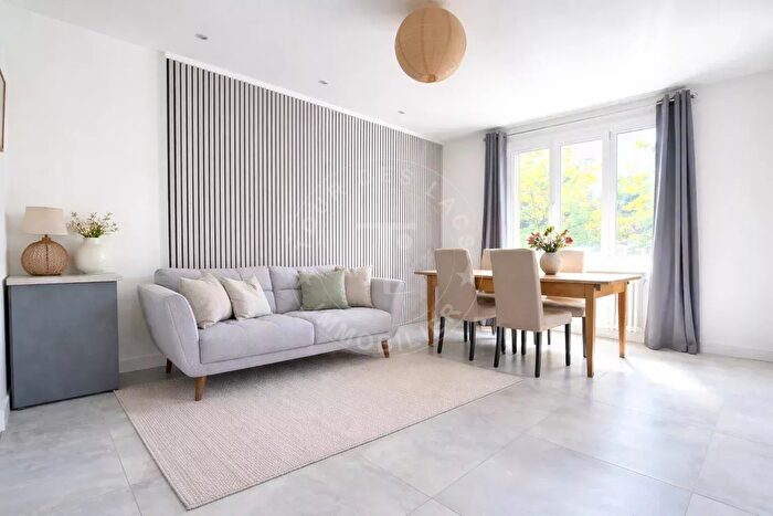 Appartement à vendre - Annecy, Parc des Sports, Fier - 3 pièces - 2 chambres