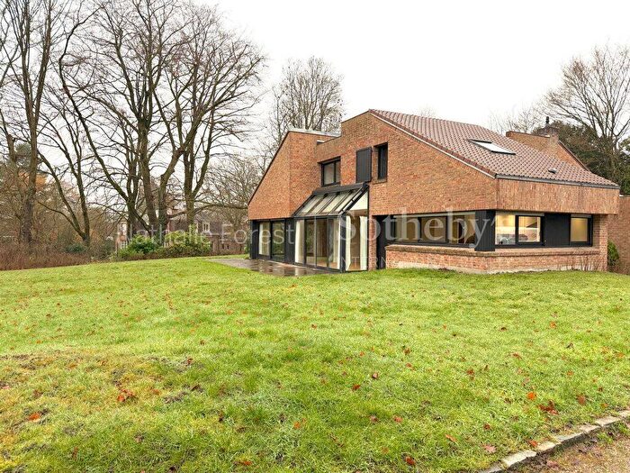 Maison à louer - Beaumont, Croix - 7 pièces - 5 chambres