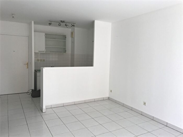 Appartement à louer - Chelles, Centre-ville, Gare, Abbesses - 2 pièces - 1 chambre