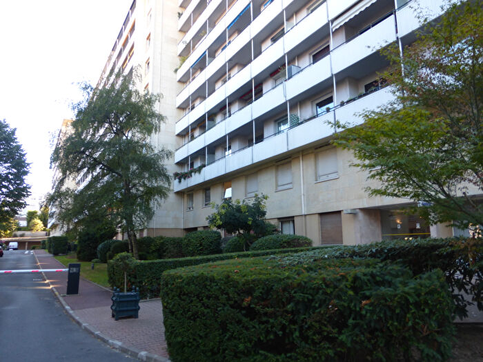 Appartement à louer - Saint-Cloud, Fouilleuse, Val dOr - 1 pièce