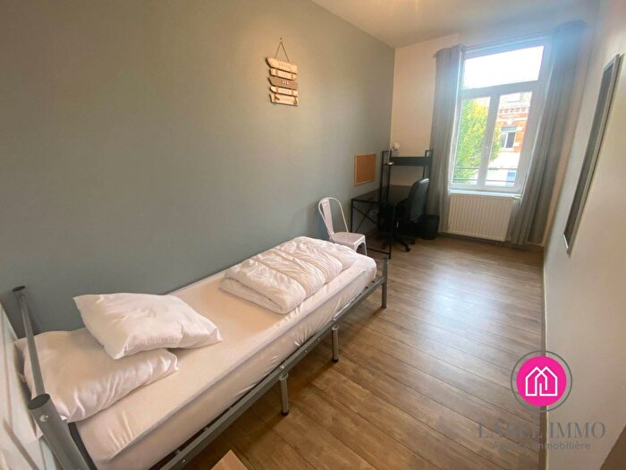 Maison à louer - Cheminots-Acacias-Faubourg de Lille, Valenciennes - 7 pièces - 5 chambres