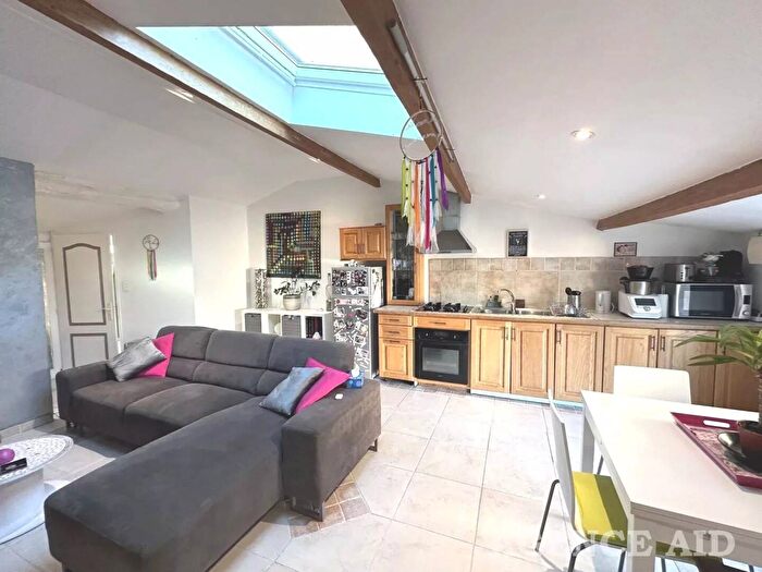 Appartement à louer - Cuges-les-Pins - 2 pièces - 1 chambre