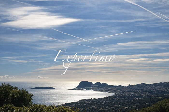 Maison à vendre - La Ciotat - 13 pièces - 5 chambres