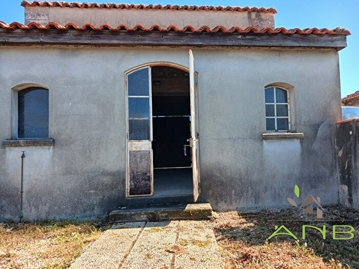 Ruelle-sur-Touvre : Maison 3 pièces à vendre