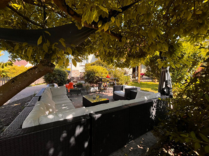 Maison à vendre - Les Clayes-sous-Bois, Centre-ville - 8 pièces - 4 chambres