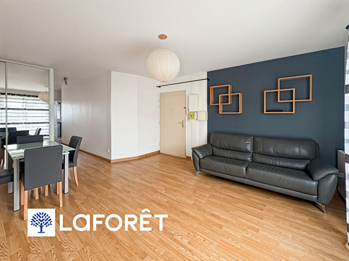 Appartement à louer - Sainte-Geneviève-des-Bois, Paul Vaillant Couturier - 3 pièces - 2 chambres