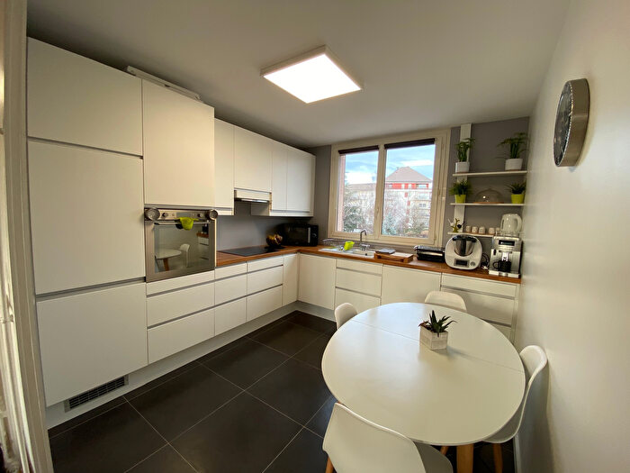 Appartement à louer - Ville-la-Grand - 4 pièces - 3 chambres