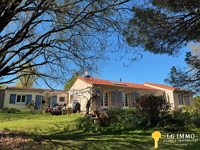 Maison à vendre - Saint-André-de-Lidon - 5 pièces - 4 chambres