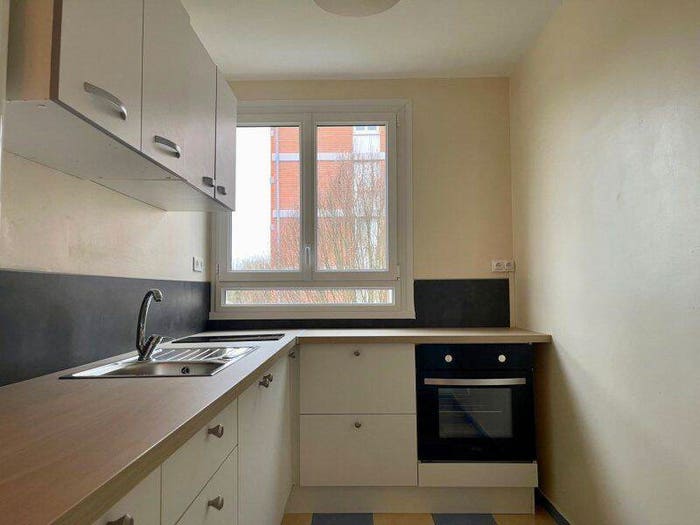 Saint-Julien-les-Villas - Appartement 2 pièces à louer