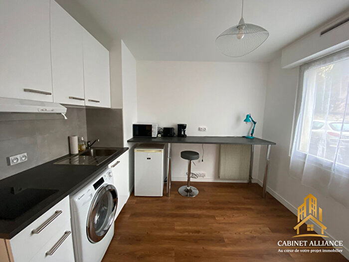 Appartement à louer - Melun, Rive de Seine, Sud - 1 pièce