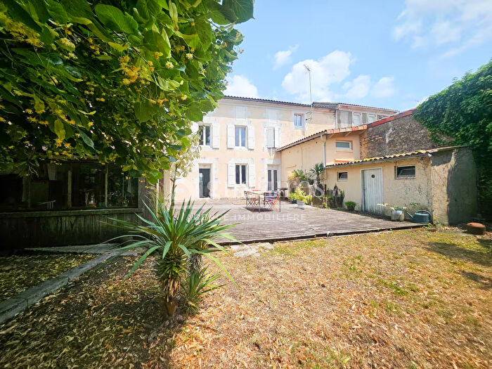 Maison 6 pièces à Saint-Yrieix-sur-Charente, à vendre