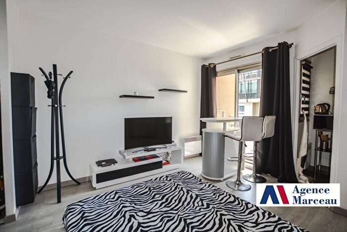 Appartement 1 pièce à louer - Hôtel de Ville, Courbevoie