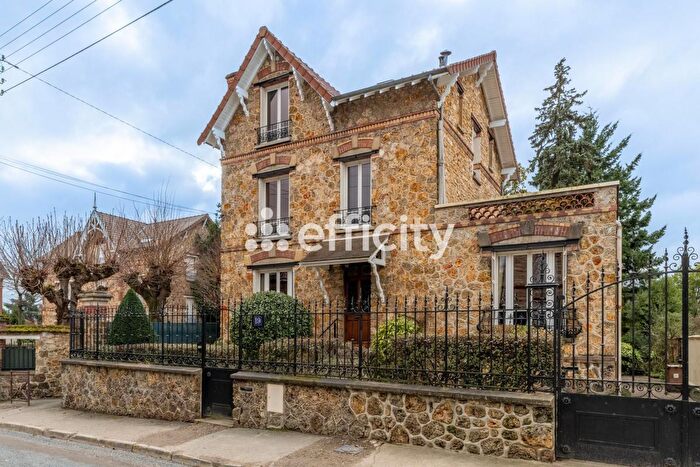 Maison à vendre - Saint-Leu-la-Forêt, Centre-ville - 9 pièces - 6 chambres