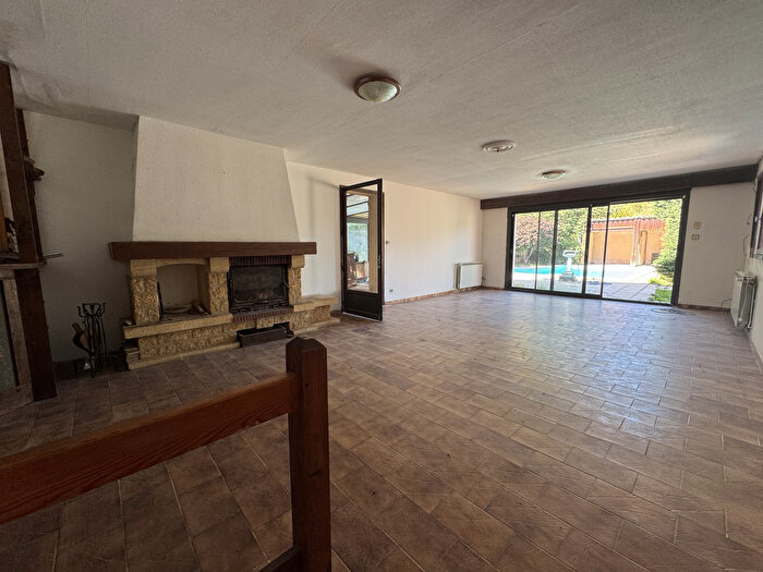 Maison 10 pièces à Saint-Juéry, à vendre