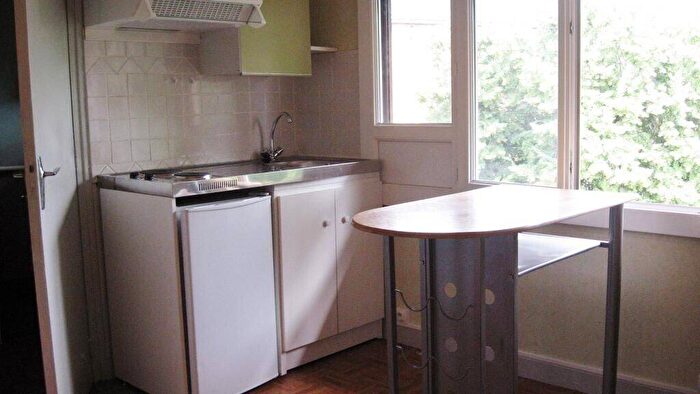 Appartement à louer - Centre-Stade, Chambéry - 1 pièce