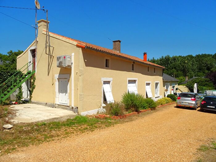 Maison à vendre - Saint-Jean-de-Sauves - 3 chambres