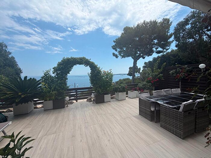 Cannes, Californie Pezou : Maison 4 pièces à vendre