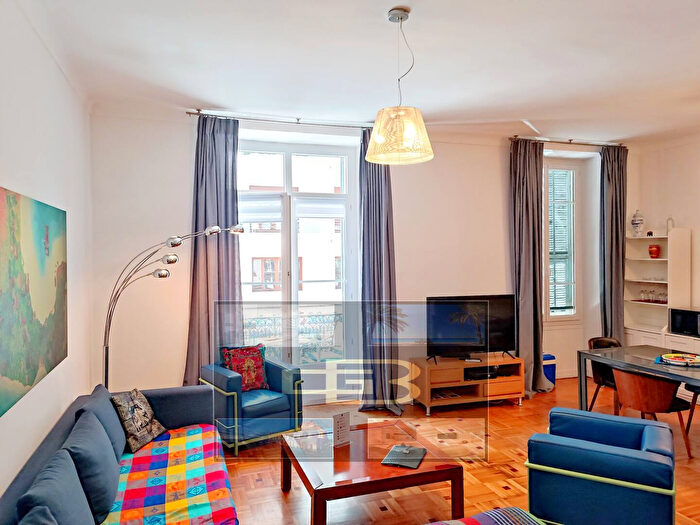 Appartement 4 pièces à louer à Nice, Carré dor