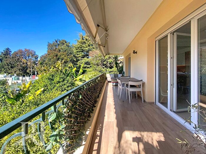 Cannes, Californie Pezou : Appartement 3 pièces à vendre