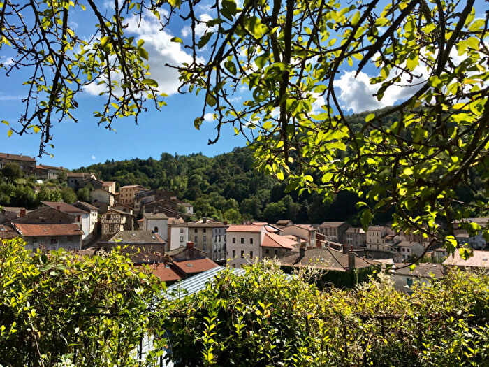 Maison à vendre - Olliergues - 6 pièces - 4 chambres