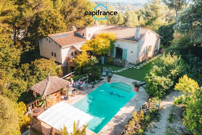 Maison à vendre - Marseille e , Les Accates - 6 pièces - 4 chambres