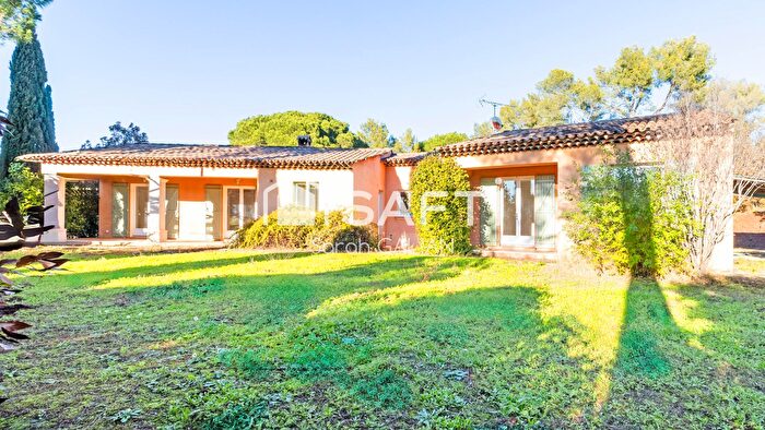Maison à vendre - Roquebrune-sur-Argens, La Bouverie - 6 pièces - 3 chambres