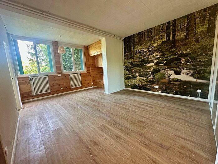 Appartement à louer - Nord Ouest, Le Mesnil-le-Roi - 3 pièces - 2 chambres