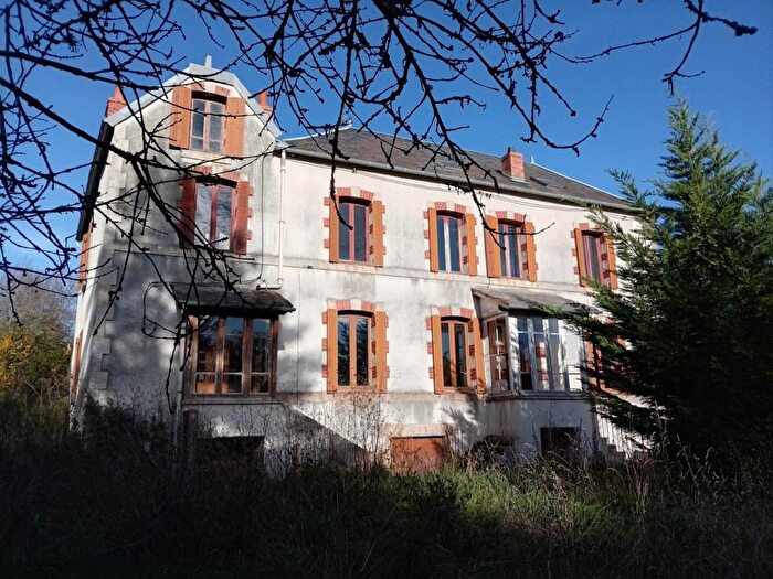Maison à vendre - Saint-Éloy-les-Mines - 12 pièces - 6 chambres