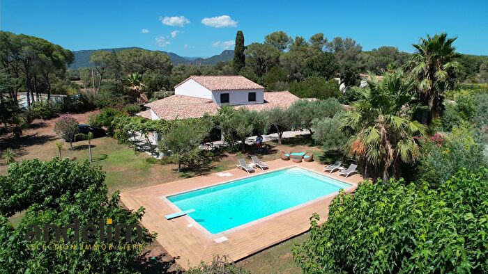 Maison à vendre - Roquebrune-sur-Argens, La Bouverie - 7 pièces - 4 chambres