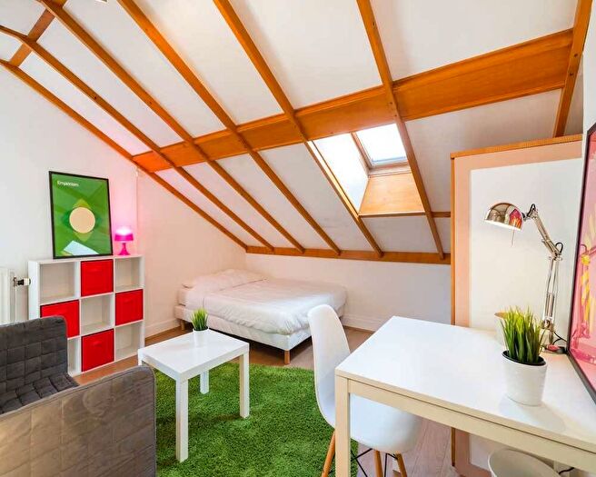 Appartement à louer - Montchat, Lyon ème arrondissement - 8 pièces - 8 chambres