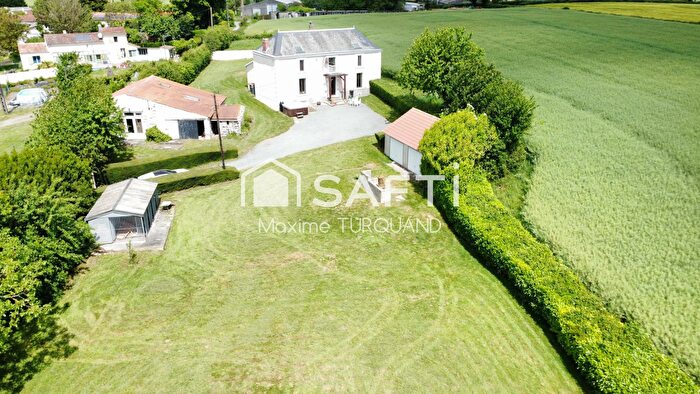 Maison 9 pièces à Menomblet, à vendre