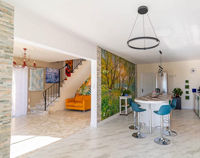 Maison à vendre - Tavernes - 6 pièces - 4 chambres