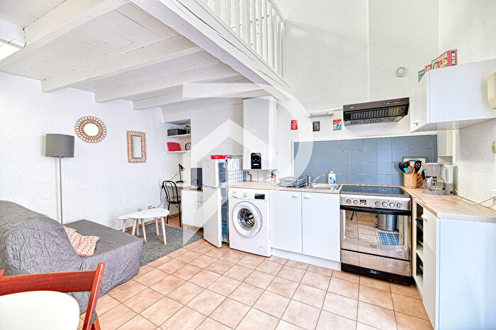Appartement à louer - Nîmes, Placette - 1 pièce - 1 chambre