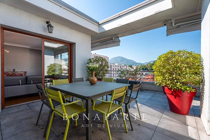 Appartement à vendre - Chambéry, Centre-ville - 4 pièces - 4 chambres