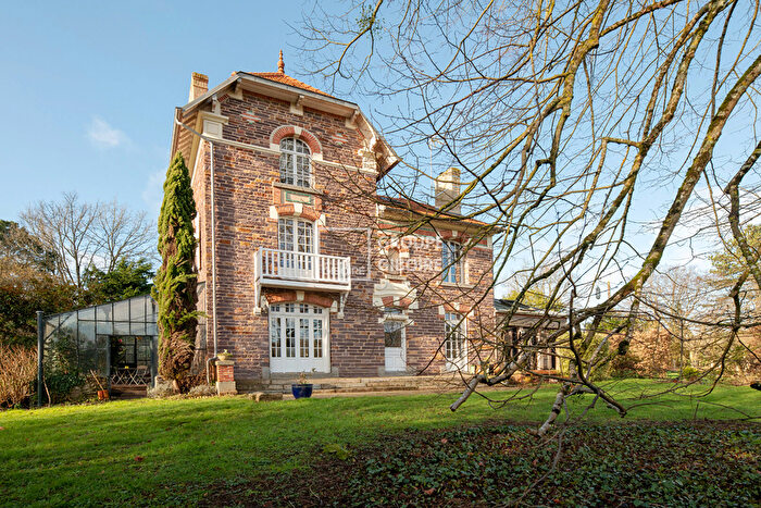 Maison à vendre - Quartiers Centre, Centre-ville - 8 pièces - 6 chambres