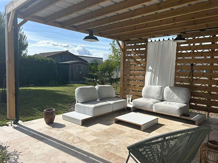 Maison 5 pièces à Magné, à vendre