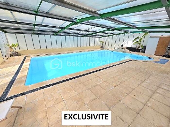 Maison 9 pièces à Montguyon, à vendre