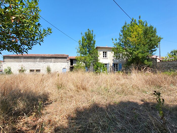 Maison à vendre - Saint-Jean-dAngély - 5 pièces - 3 chambres