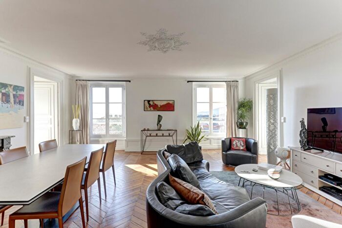 Appartement à vendre - Clermont-Ferrand, Delille, Cathédrale, La Gare - 8 pièces - 6 chambres