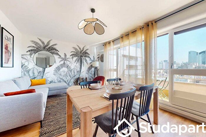 Appartement à louer - Parc-La Boule- Champs Pierreux, Nanterre - 1 pièce - 4 chambres