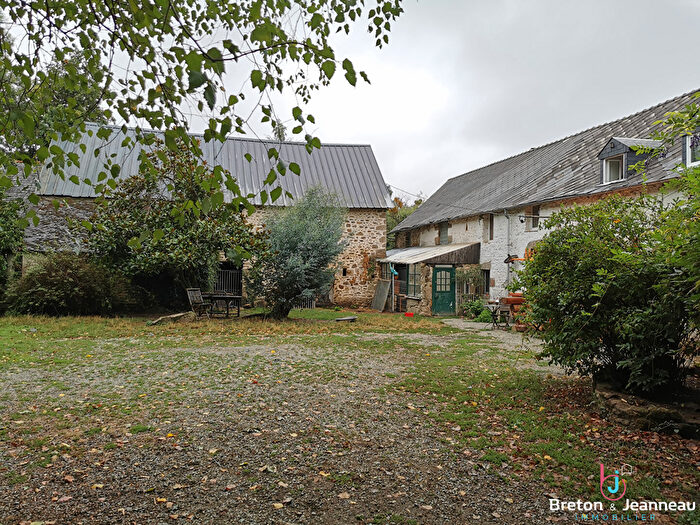 Saint-Martin-de-Connée : Maison 5 pièces à vendre